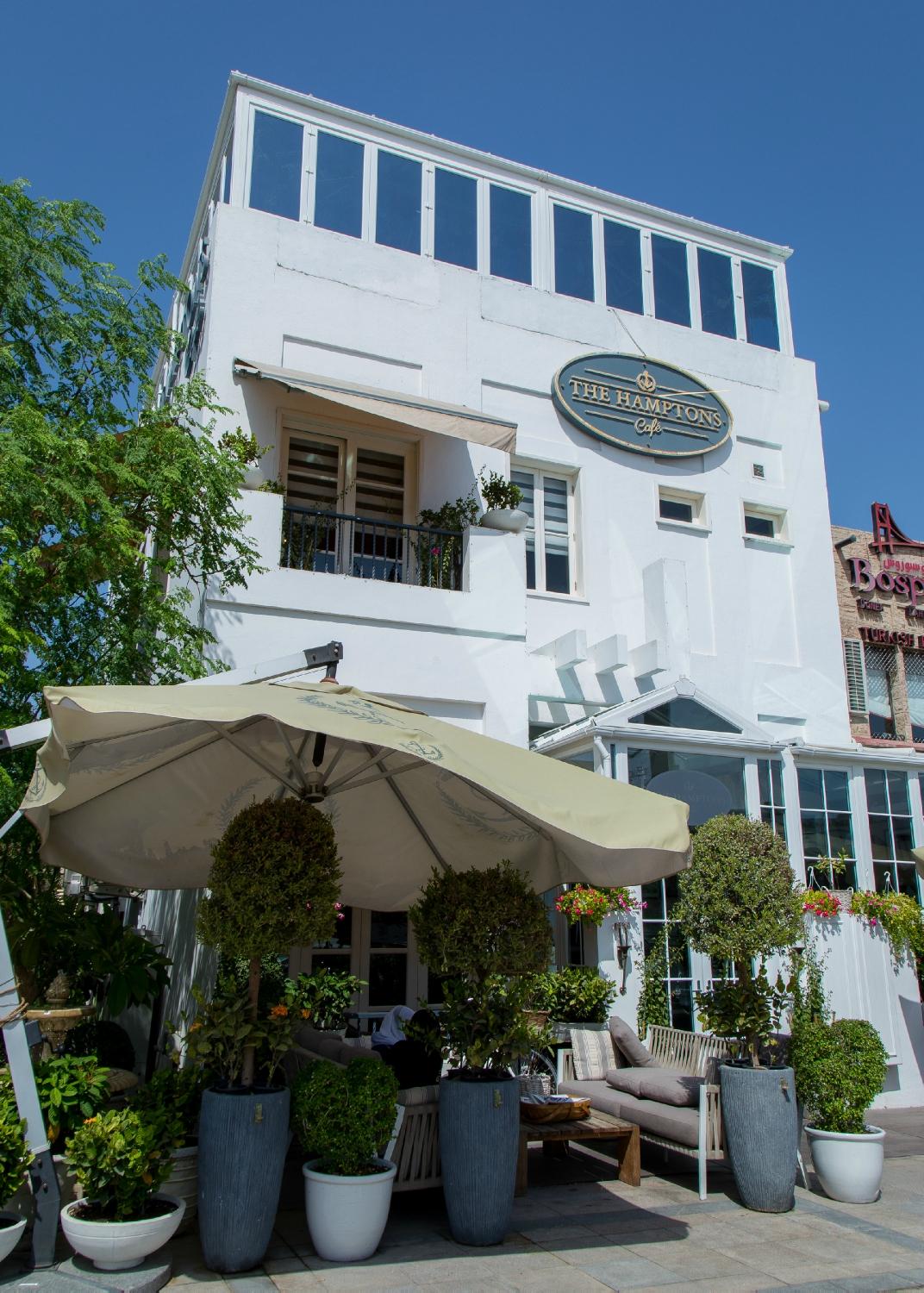 The hamptons cafe store