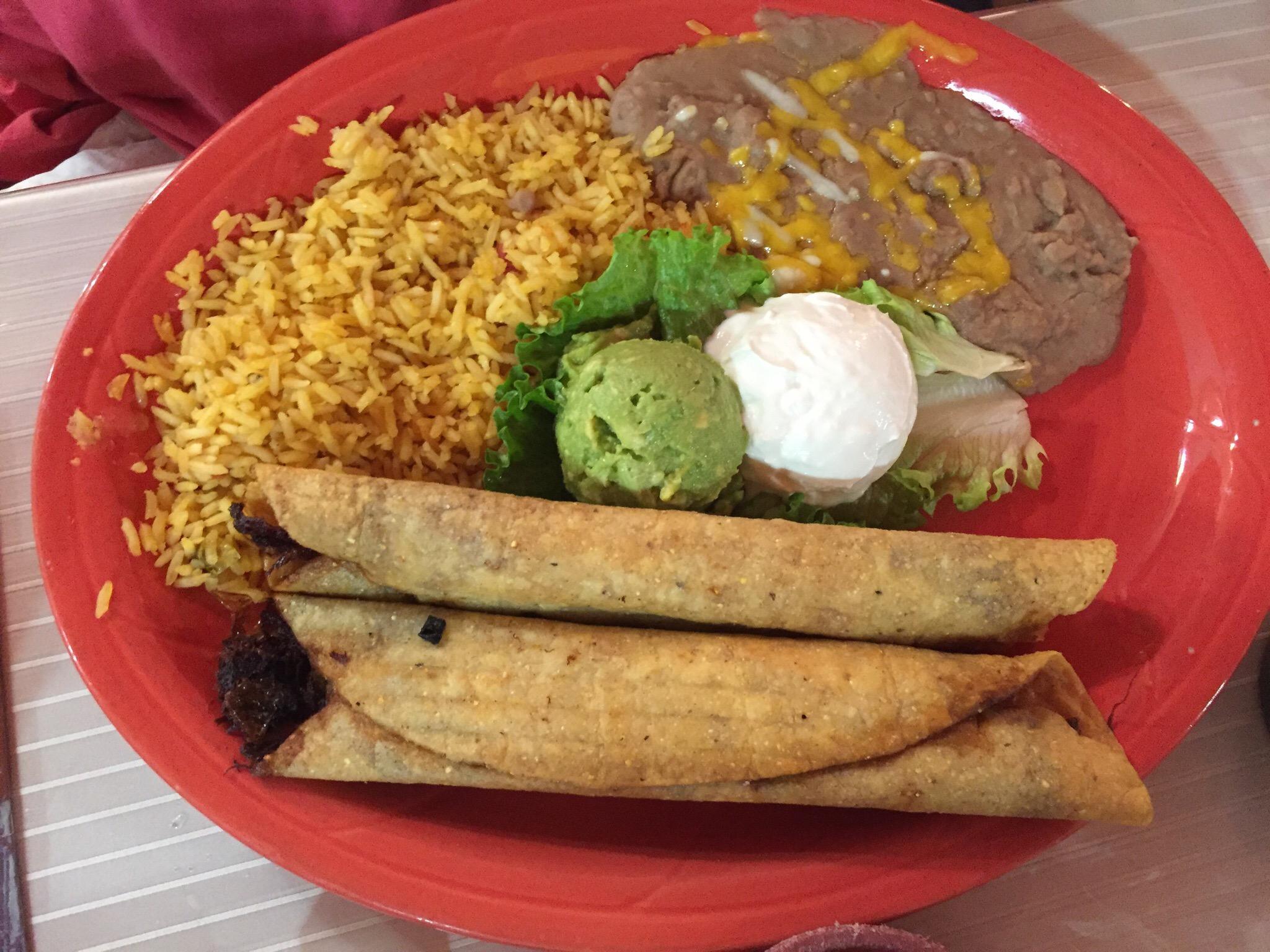 Chelinos mexican restaurant store