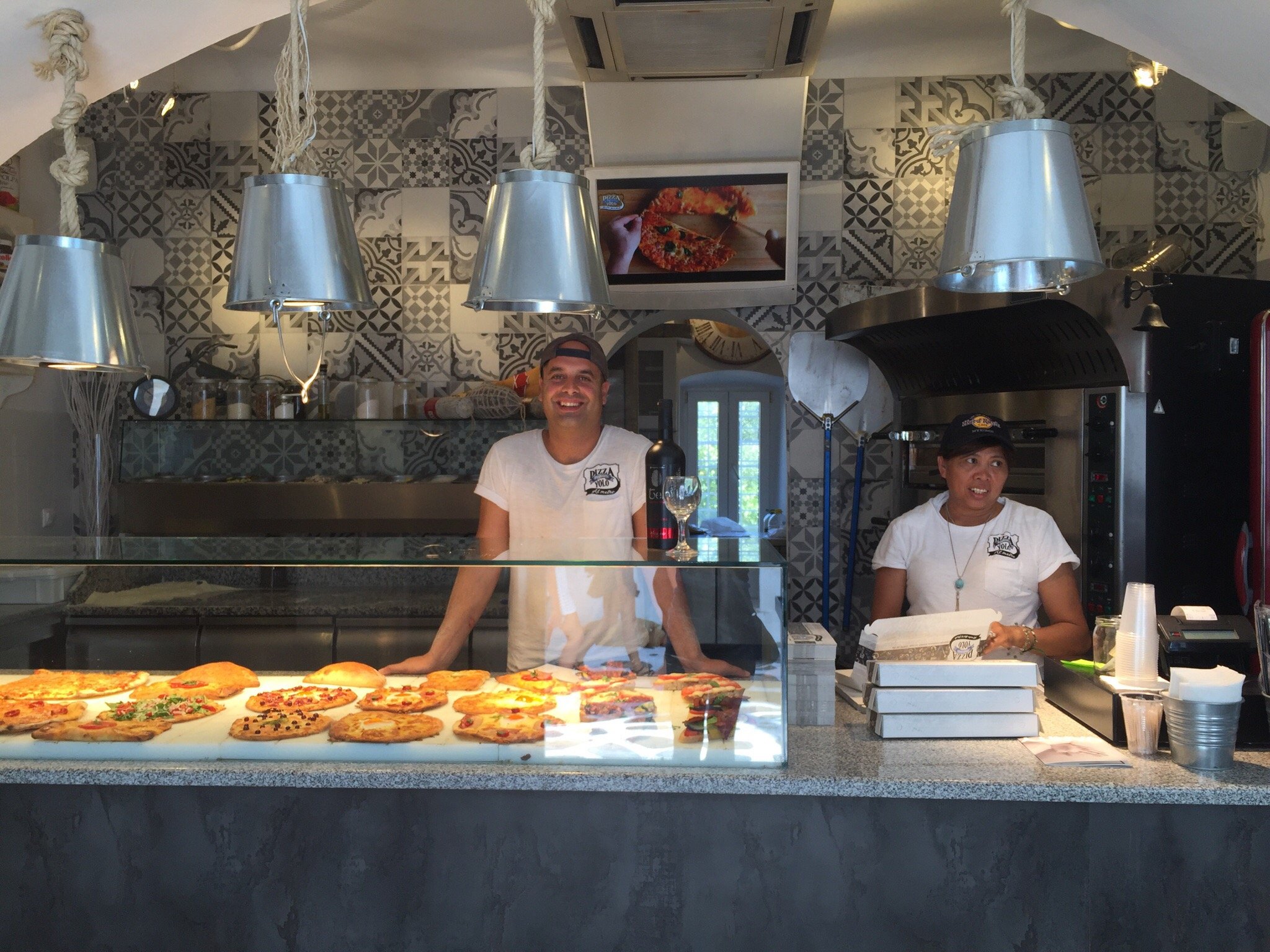 Pizza yolo store