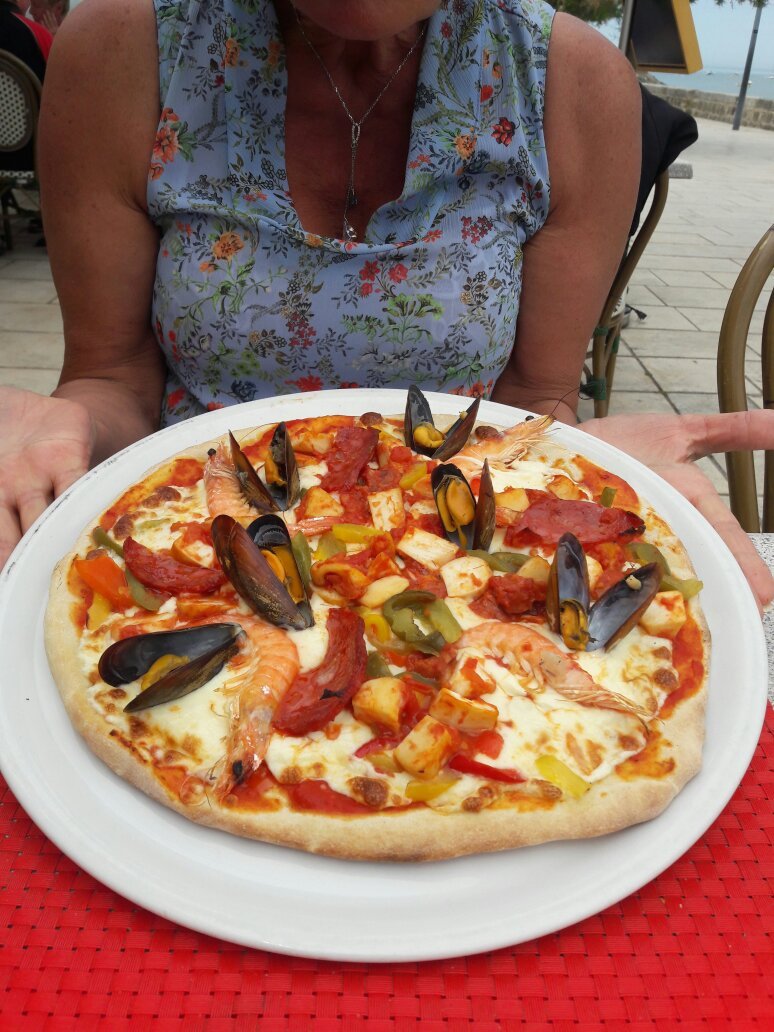 Pinocchio pizzeria store