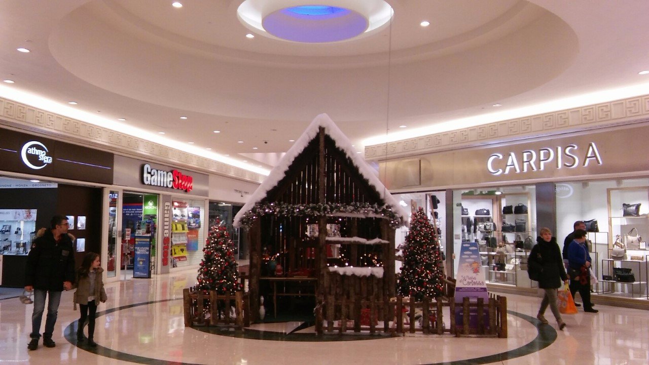 Pandora in bayshore mall store