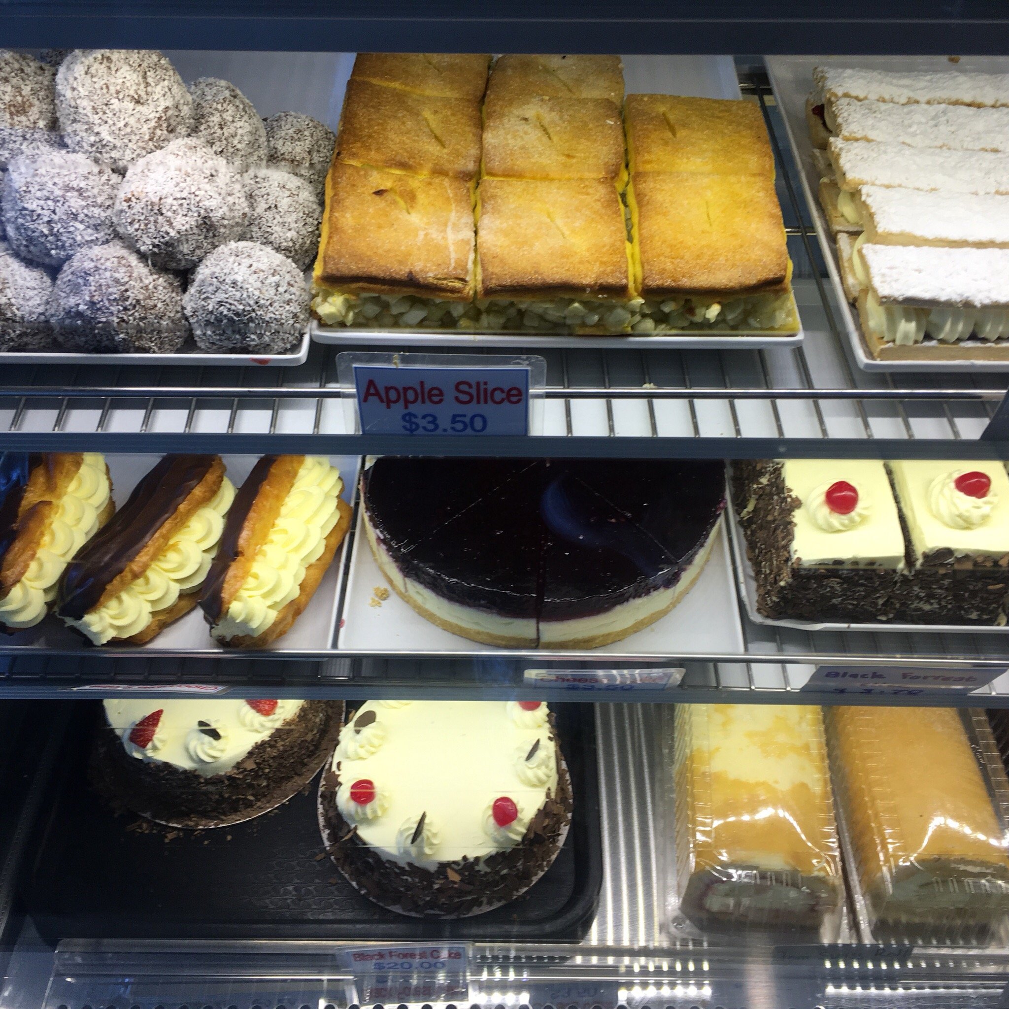Kim bakery store