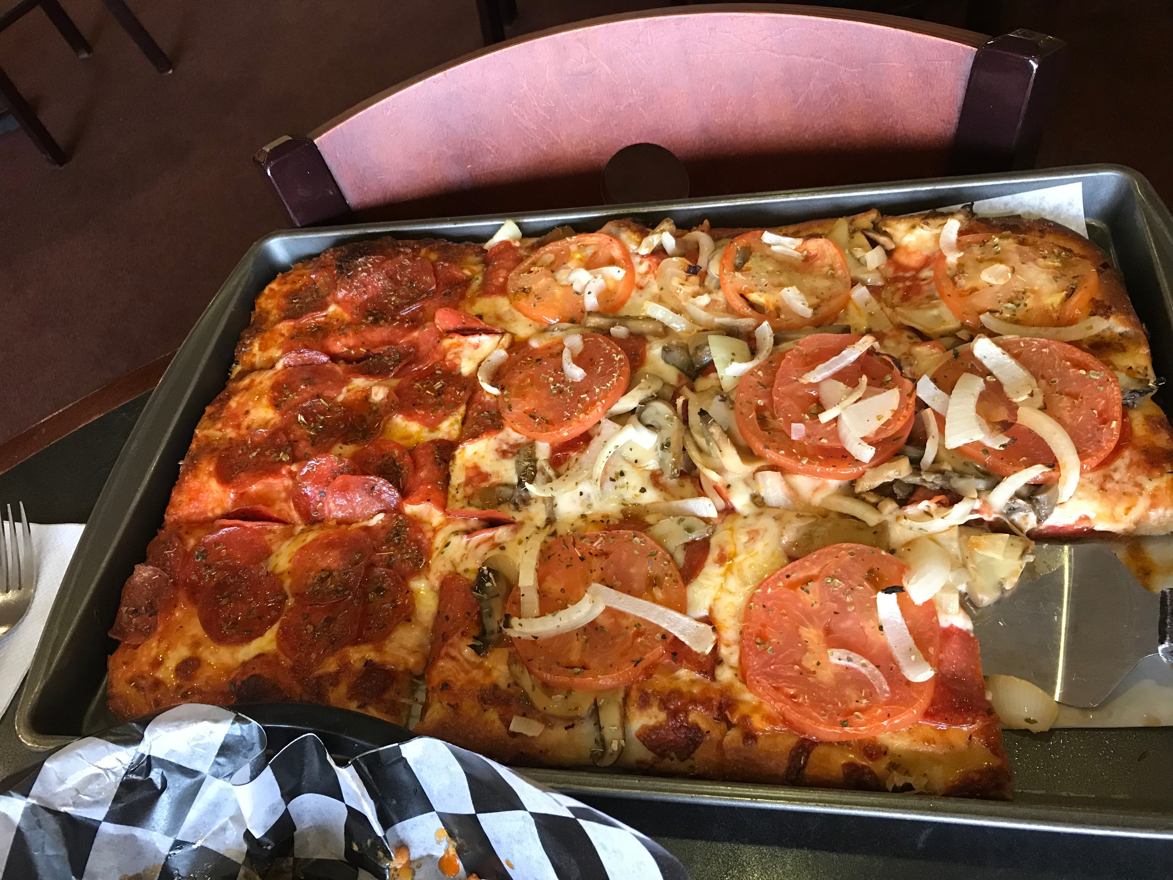 Buzzy's pizza store