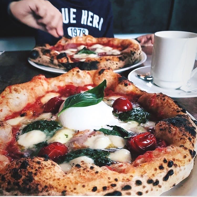 Street pizza store