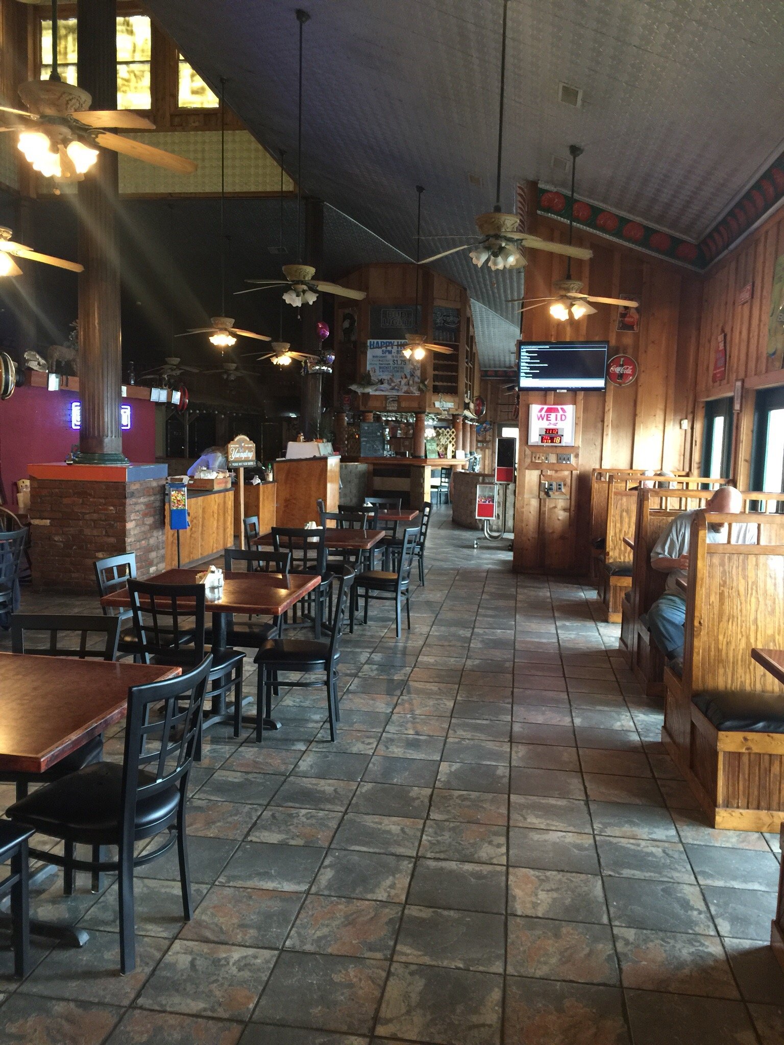 Hunters bar and grill store