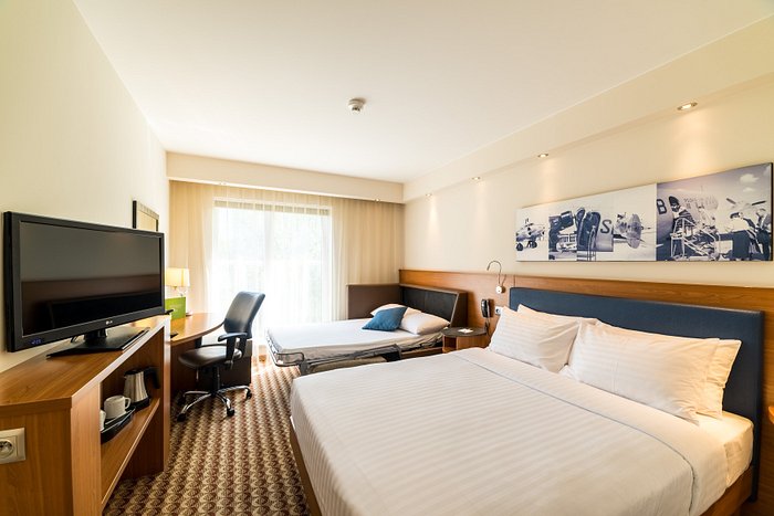 Hampton By Hilton Warsaw Airport Bar Or Lounge Pictures And Reviews
