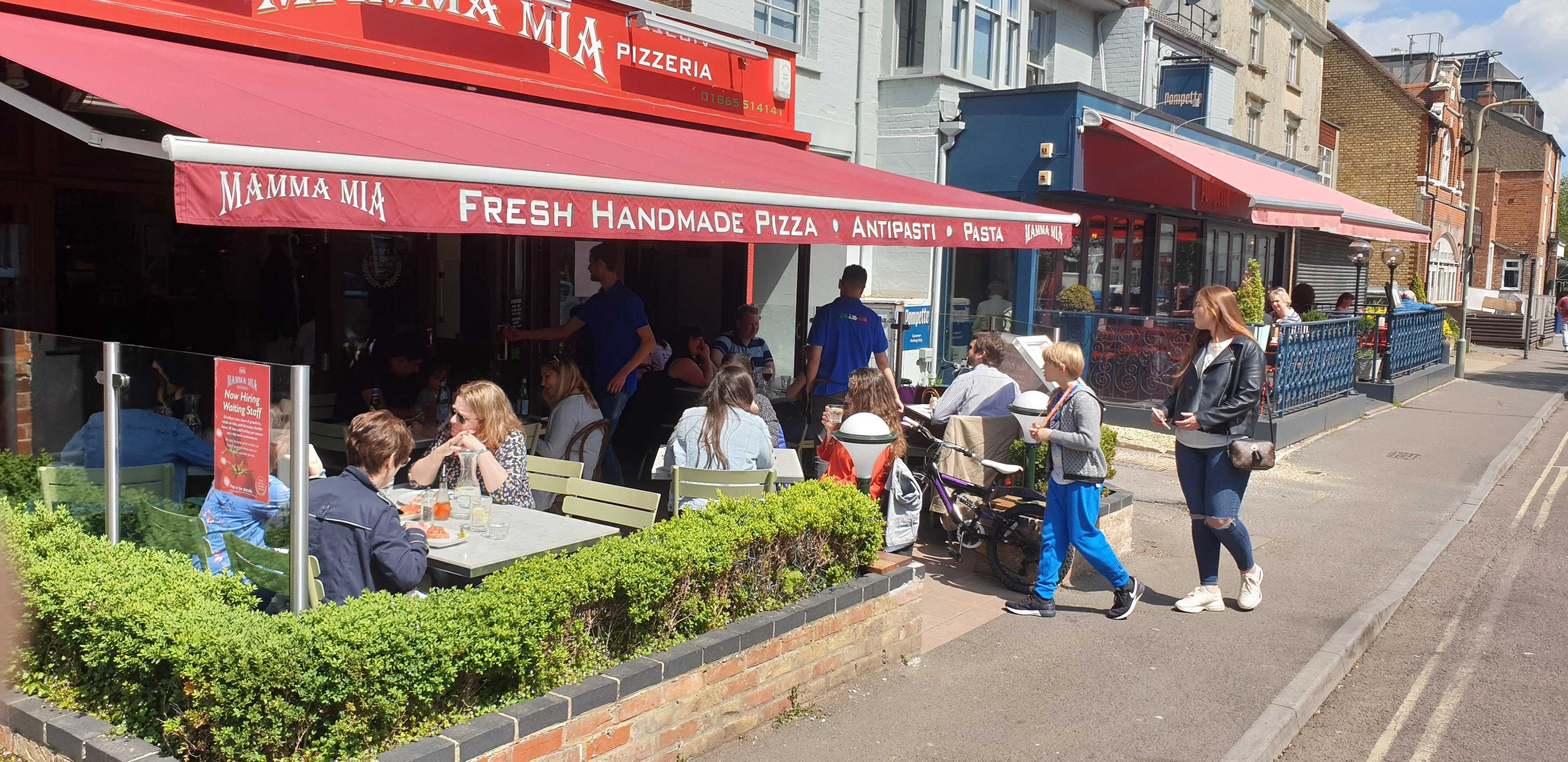 Mia pizzeria store