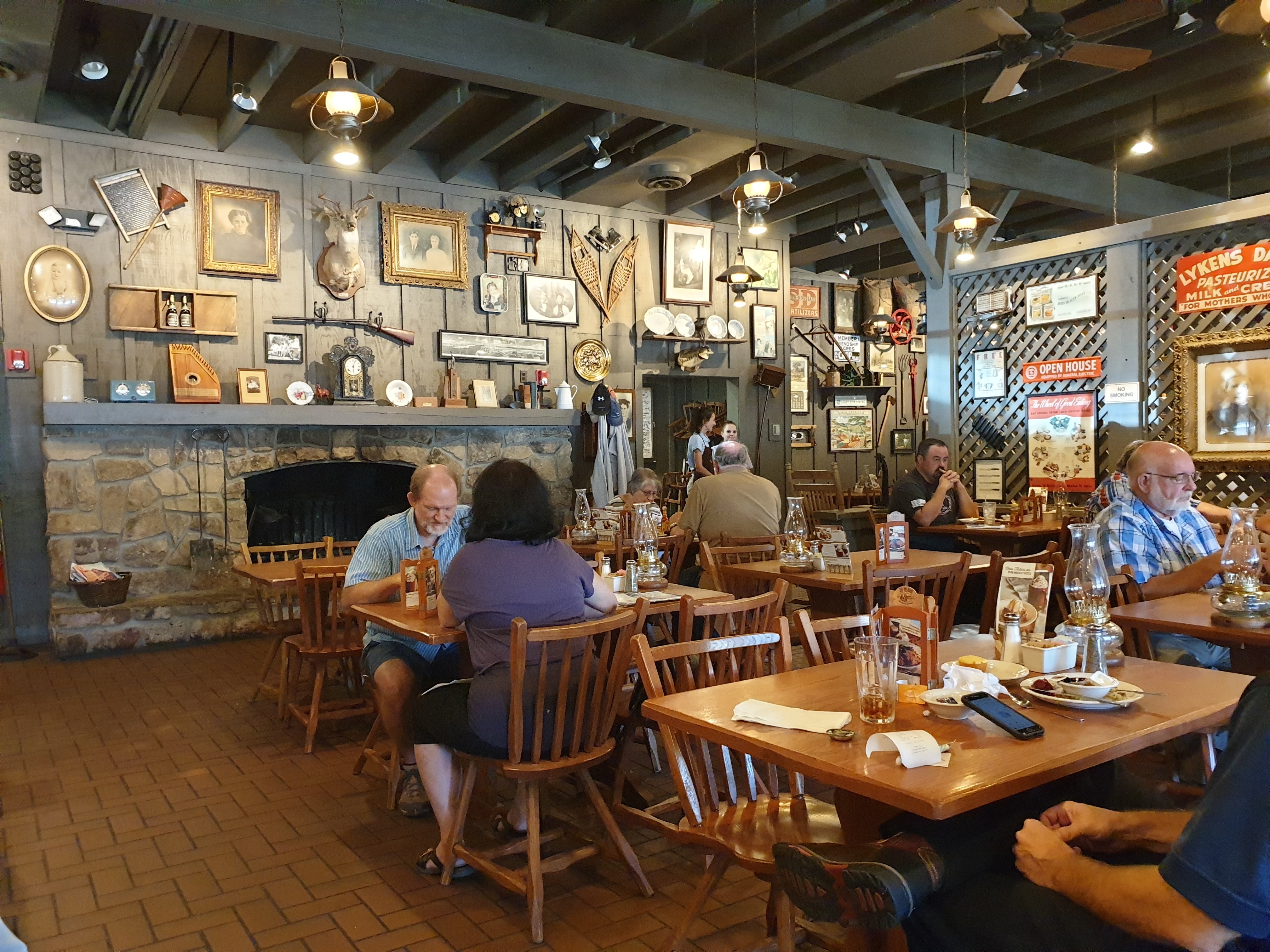 Cracker barrel restaurant store