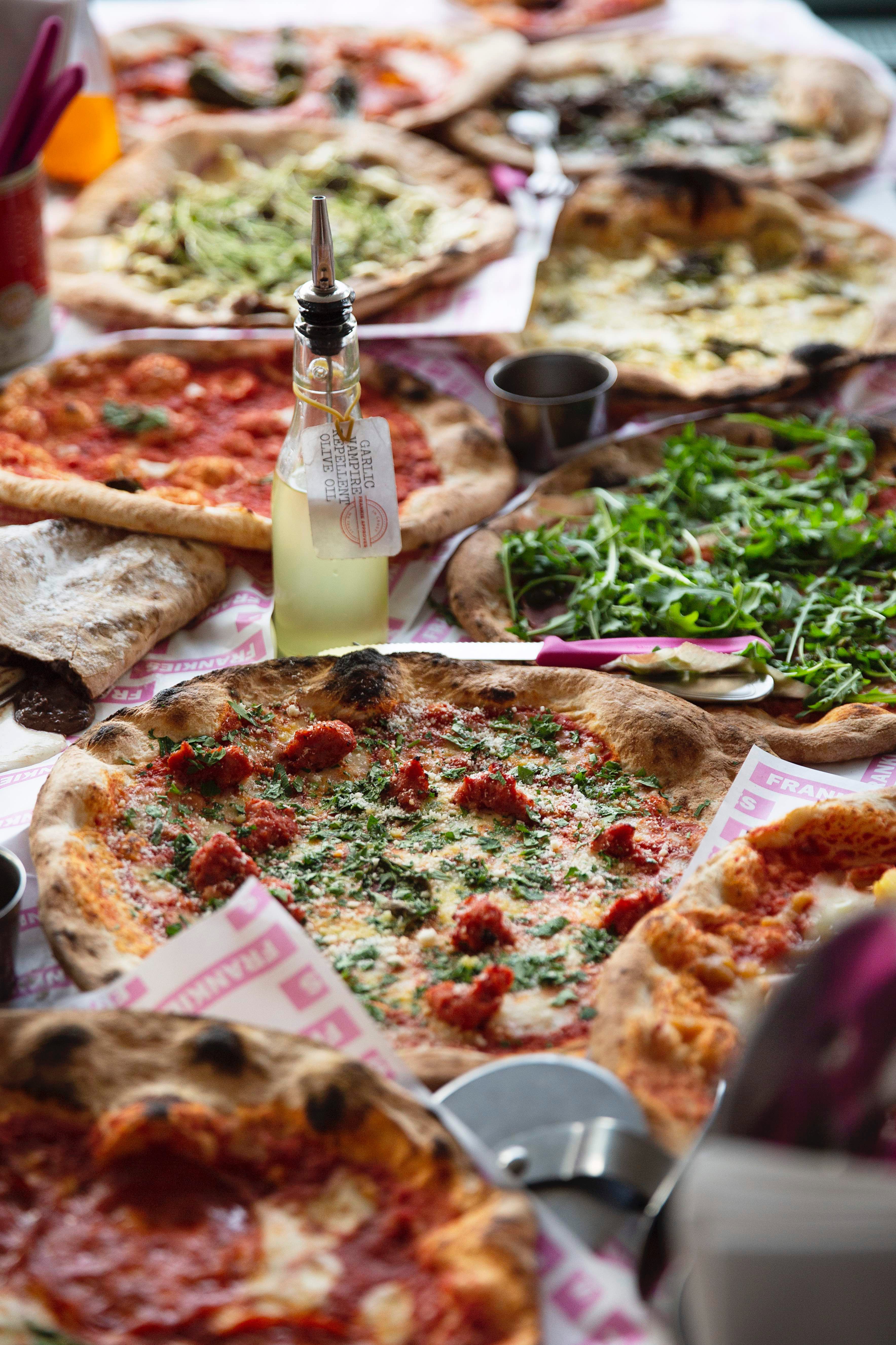 Frankies pizza store