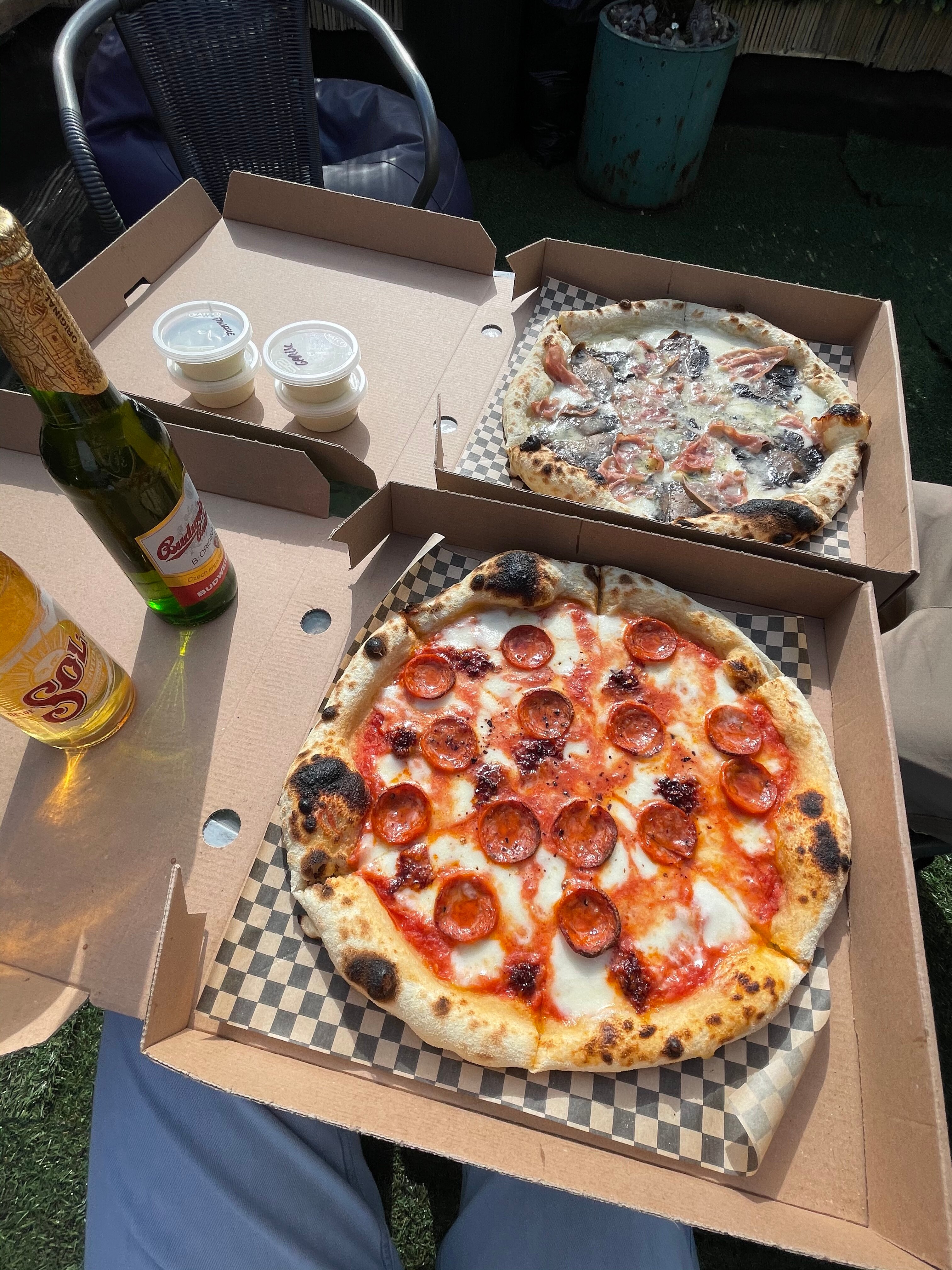 Papi's pizza store
