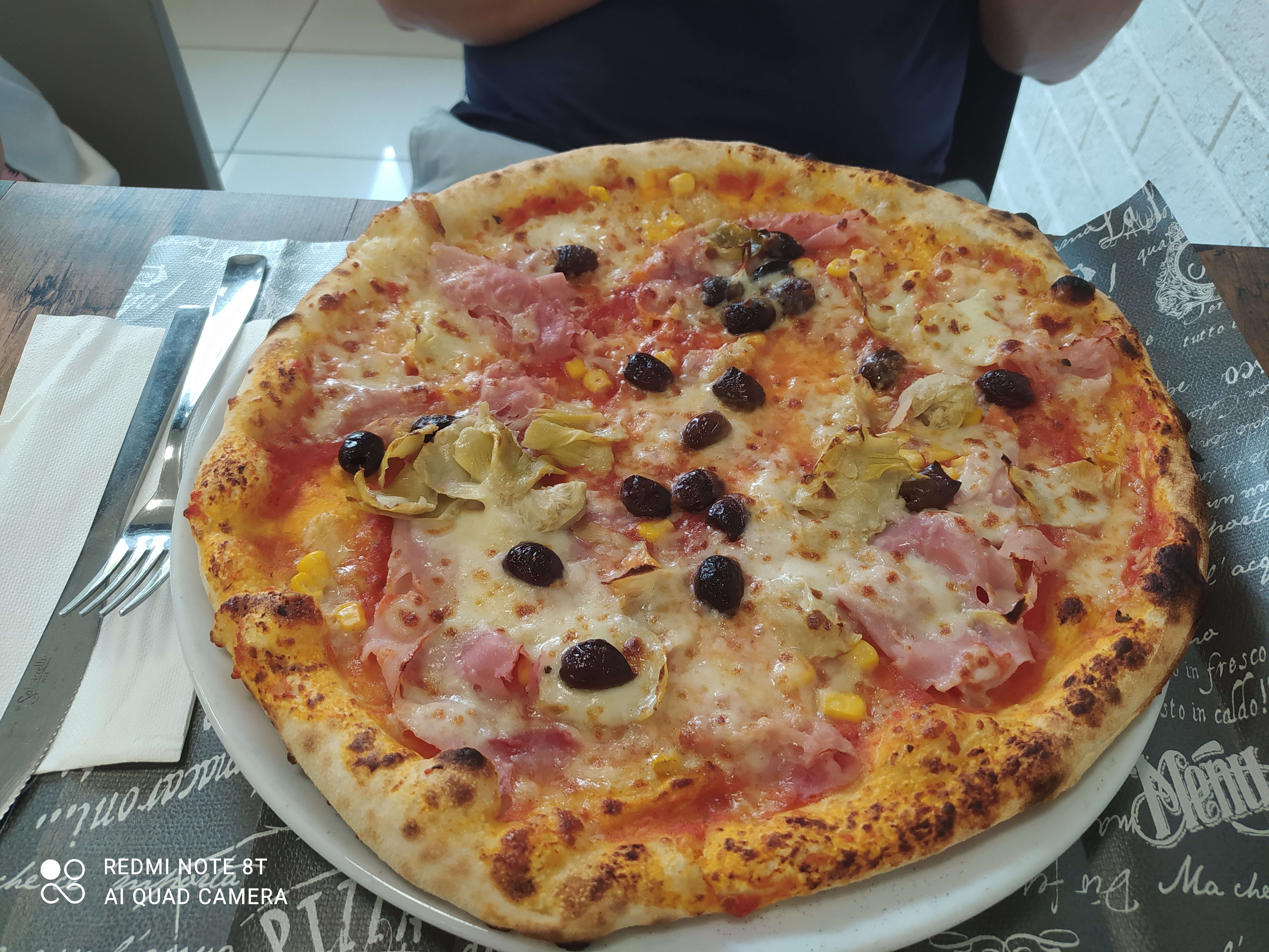 Hakuna matata pizza store