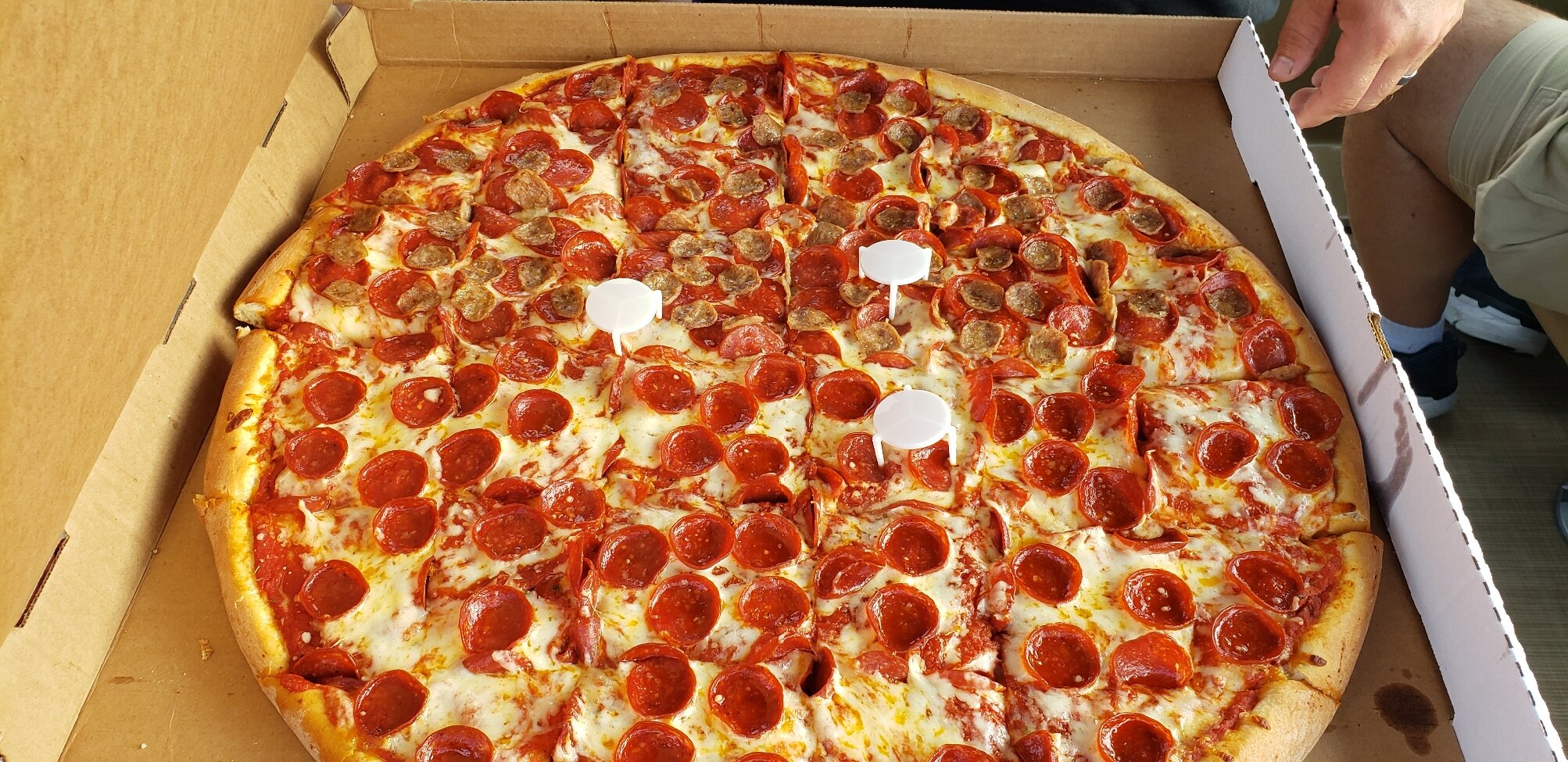 Q pizza store
