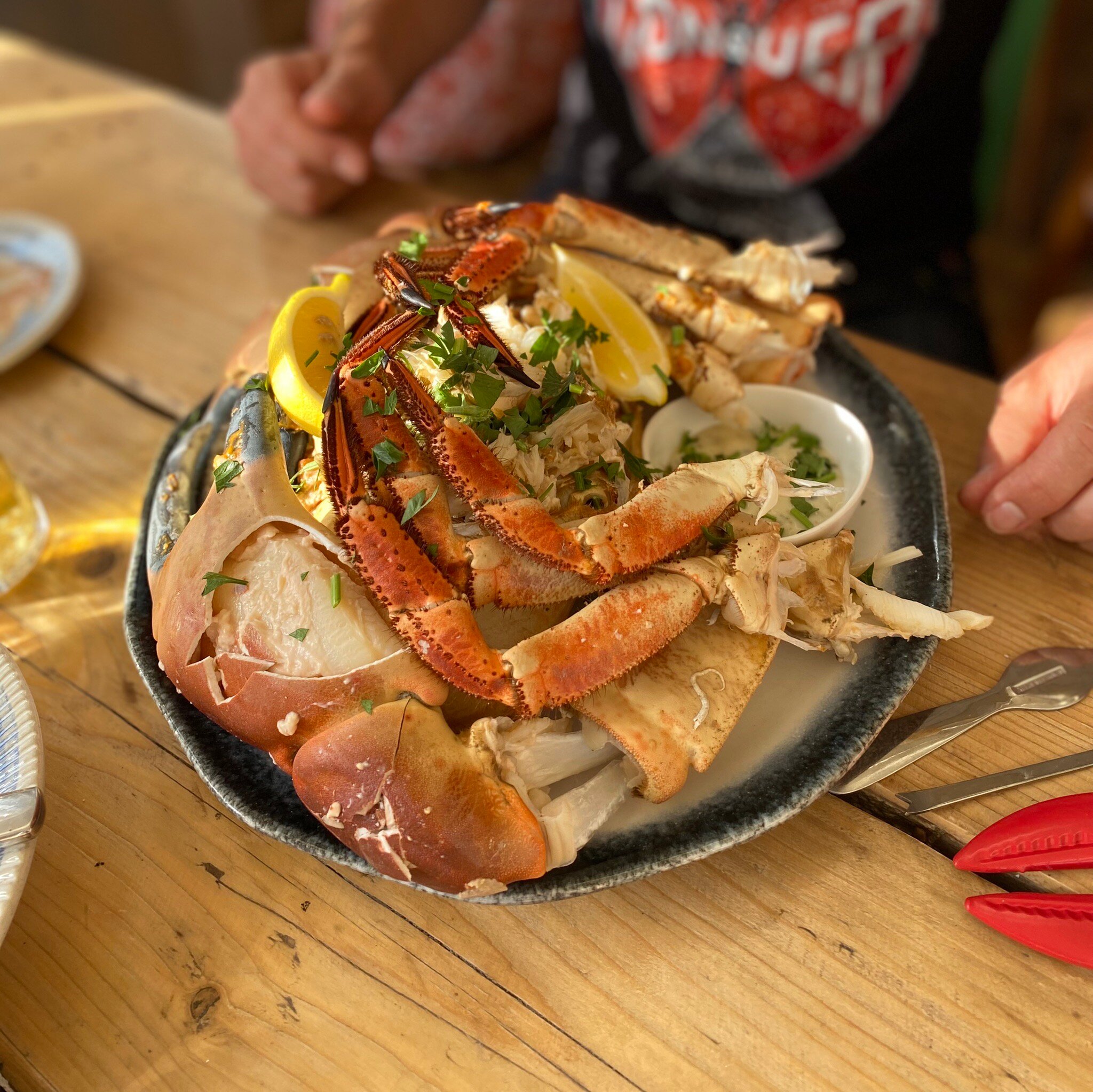 Restaurants nearby seafood store