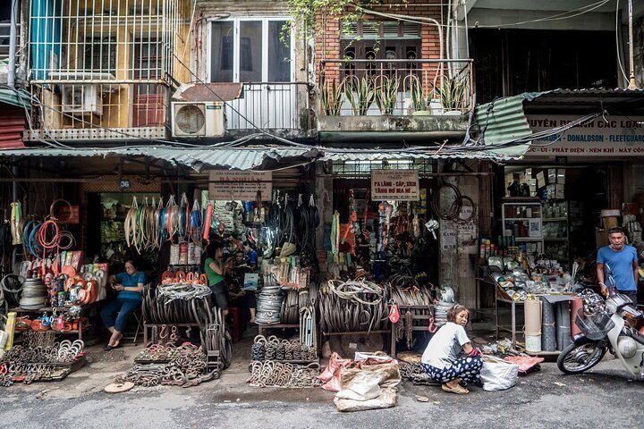 Tripadvisor Nel Tour Fotografico Del Mercato Dei Ladri Di Hanoi Fornito Da Vietnam In Focus