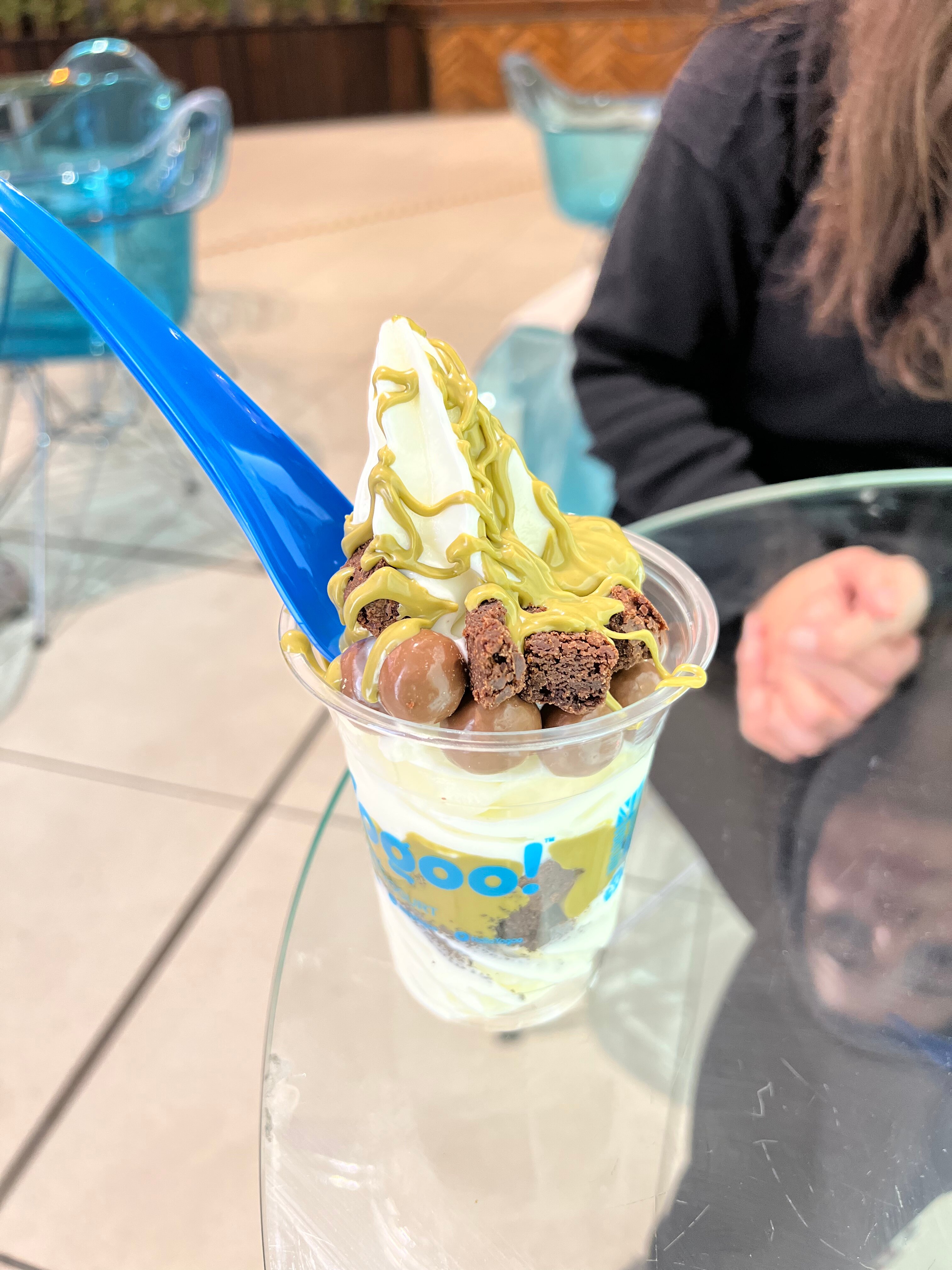 Cheap frozen yogurt store