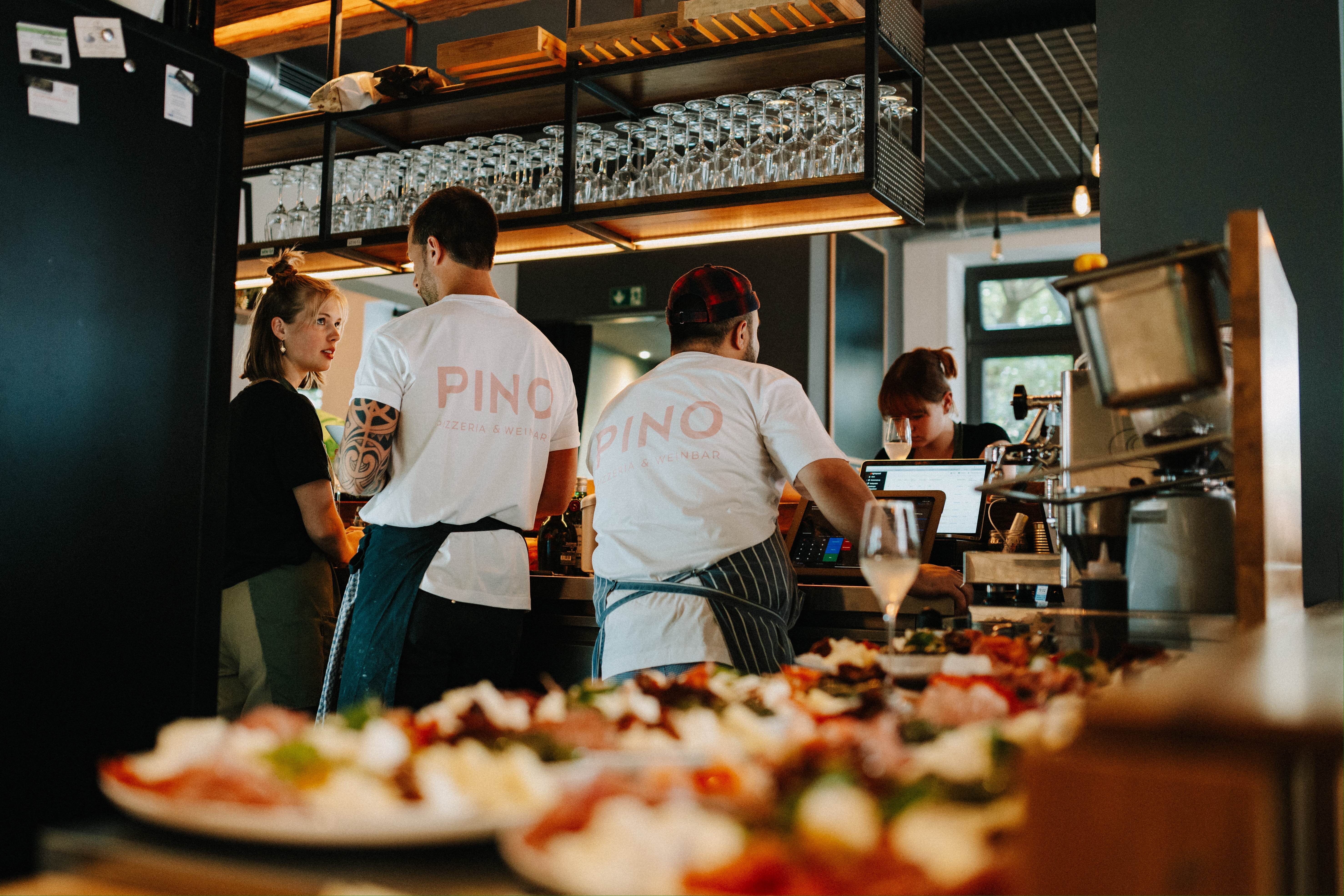 Pino pizzeria store