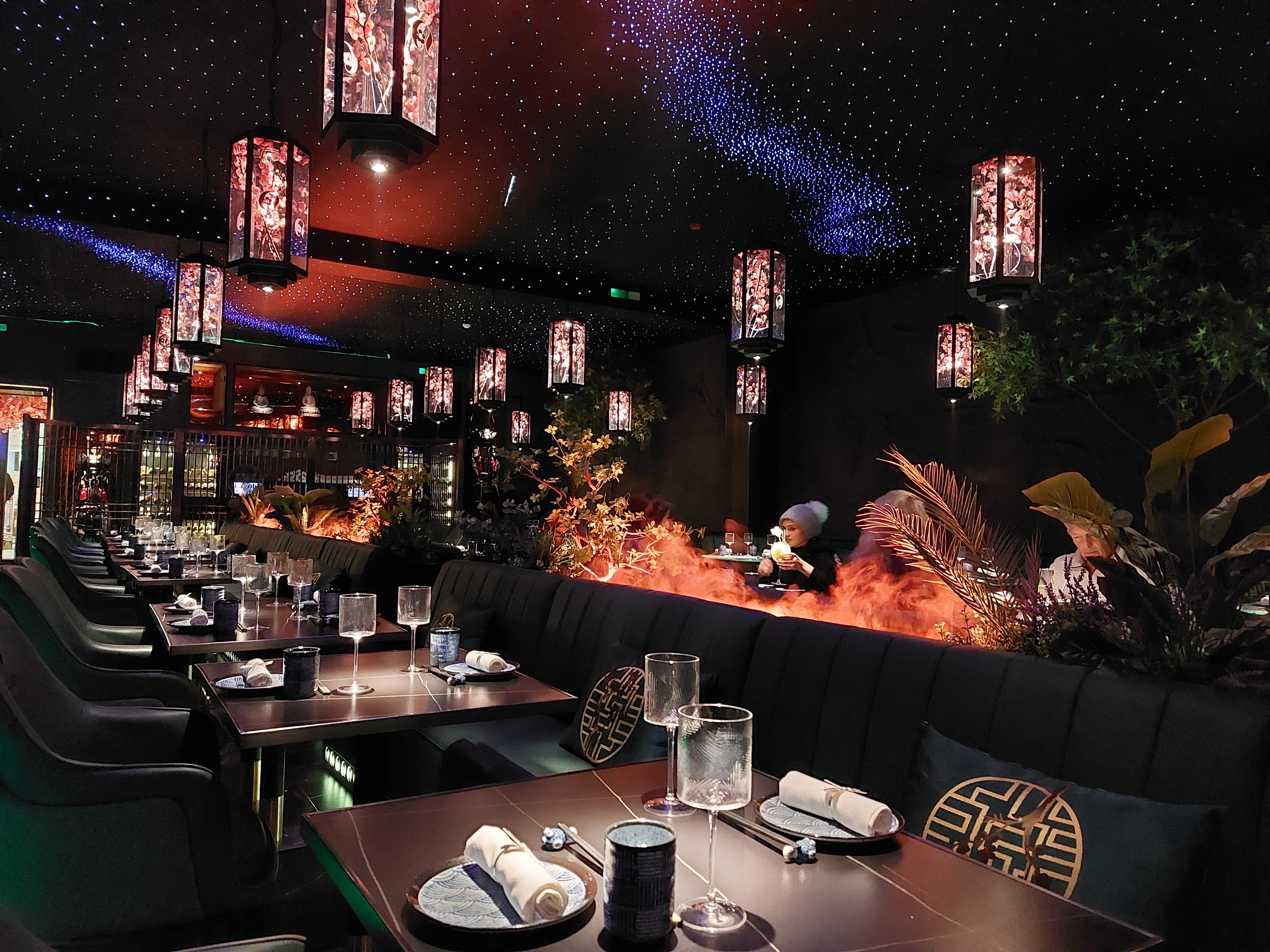 Night restaurants store