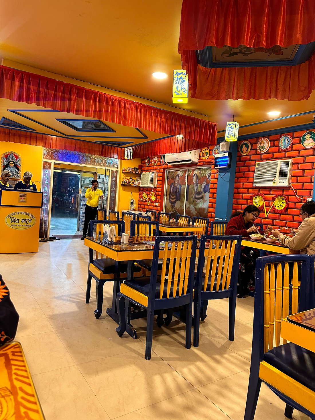 MITRA CAFE, Puri - Comentários de Restaurantes, Fotos & Número de Telefone MITRA CAFE, Puri - Comentários de Restaurantes, Fotos & Número de Telefone