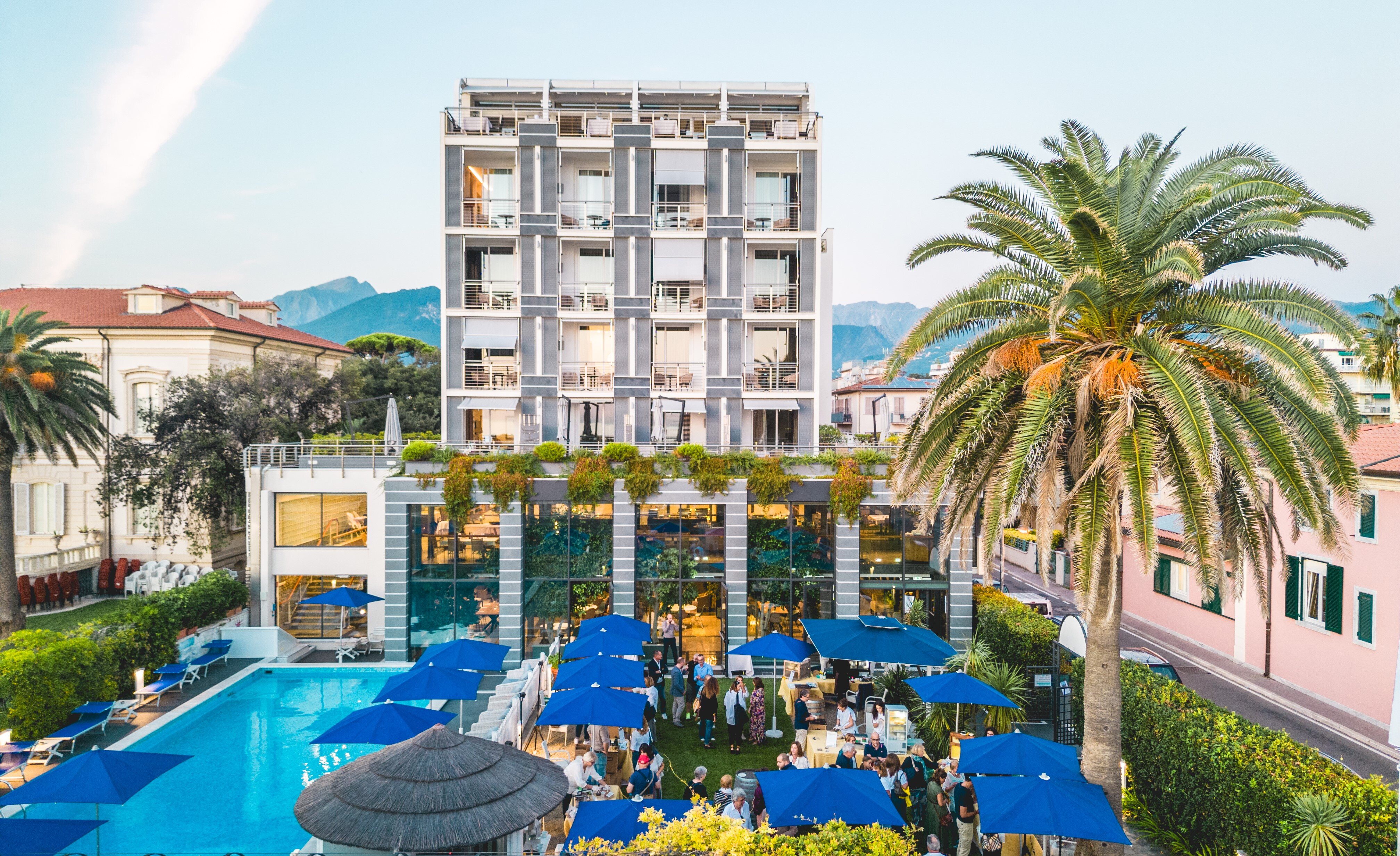 Hotel excelsior store