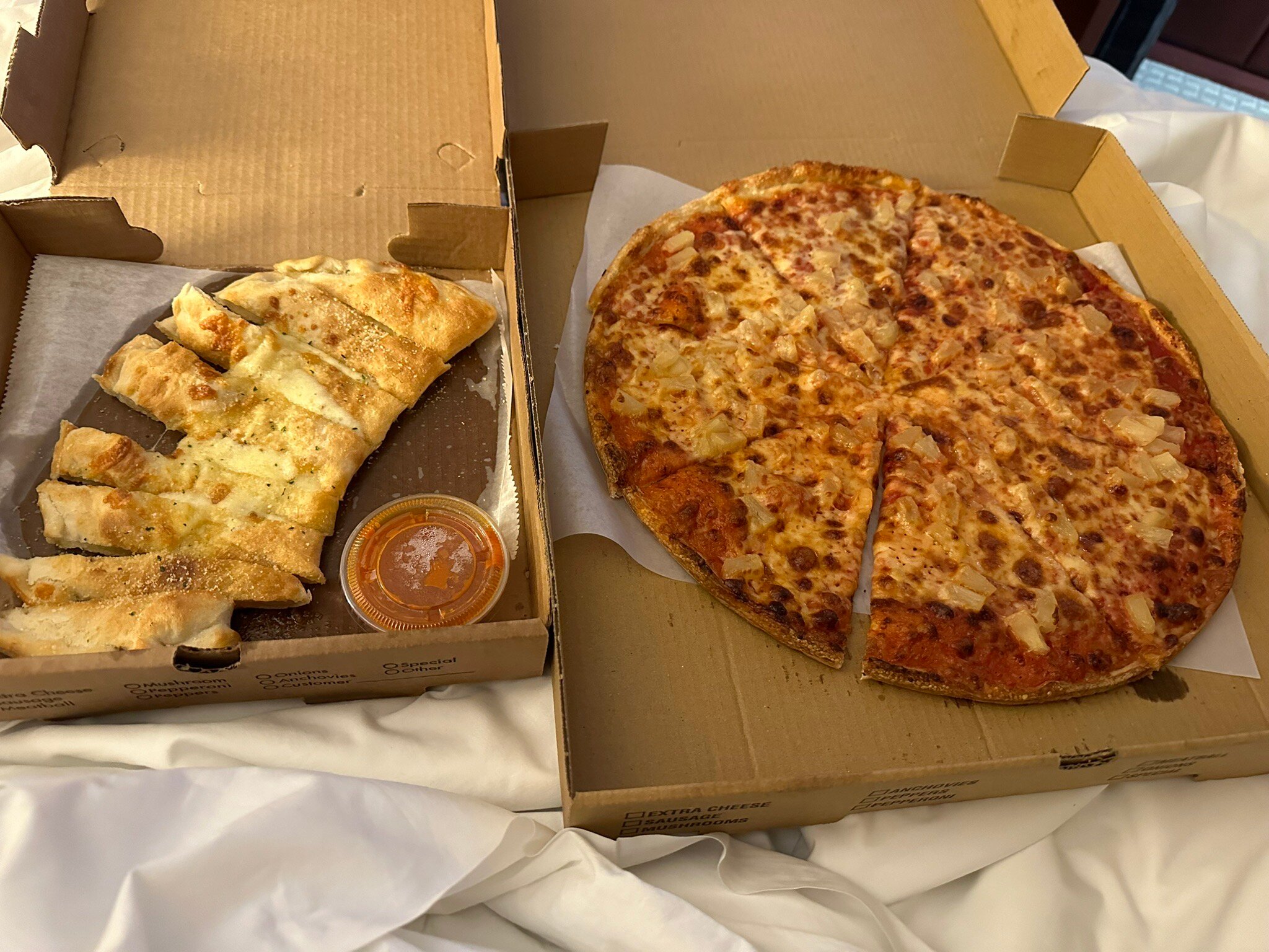 Ellie's pizza store